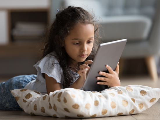 Protect your children's eyes from the risks of too much screen time