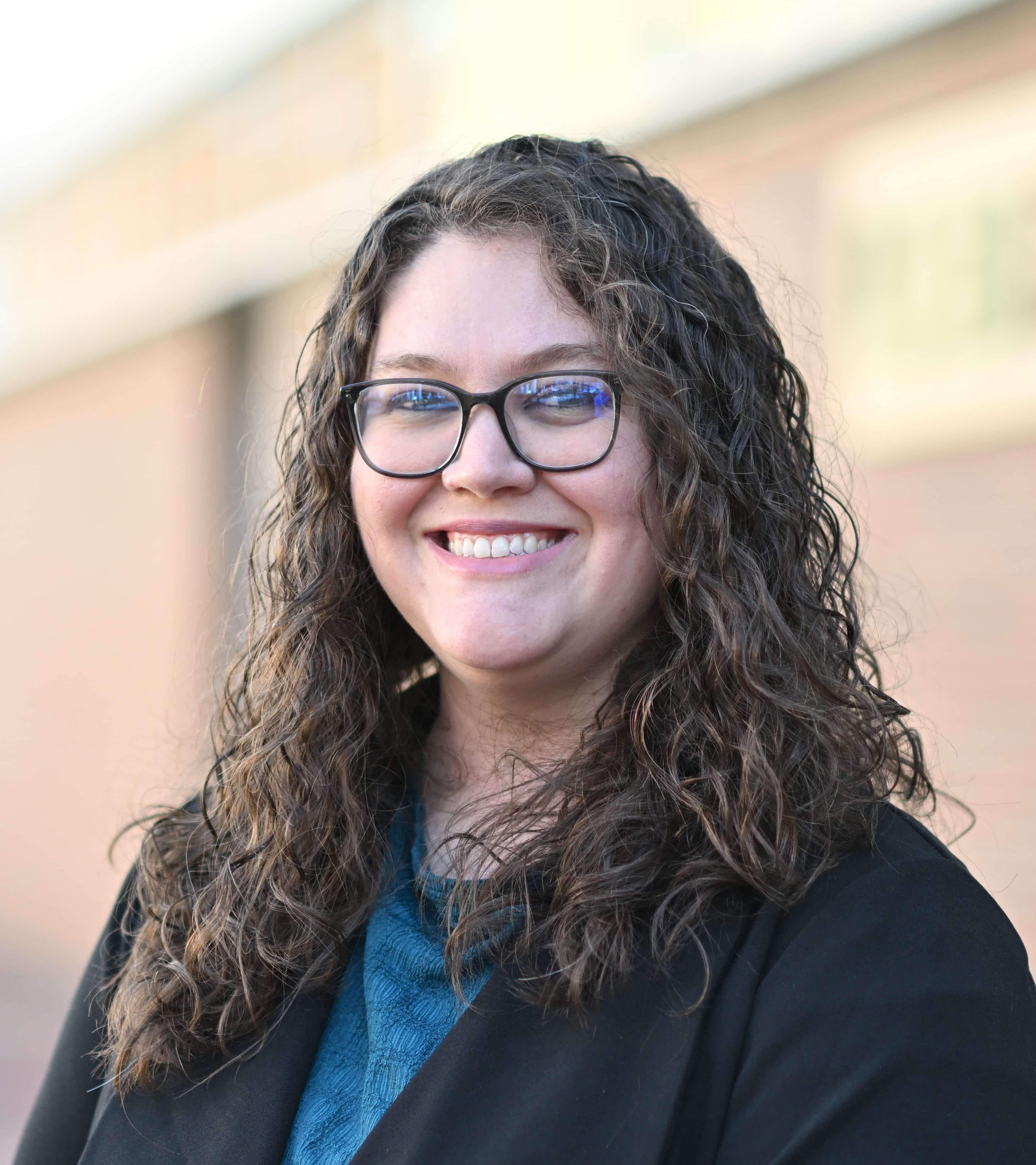 Emily Pentecost nombrada entre los 'Cuarenta menores de 40' de 2025